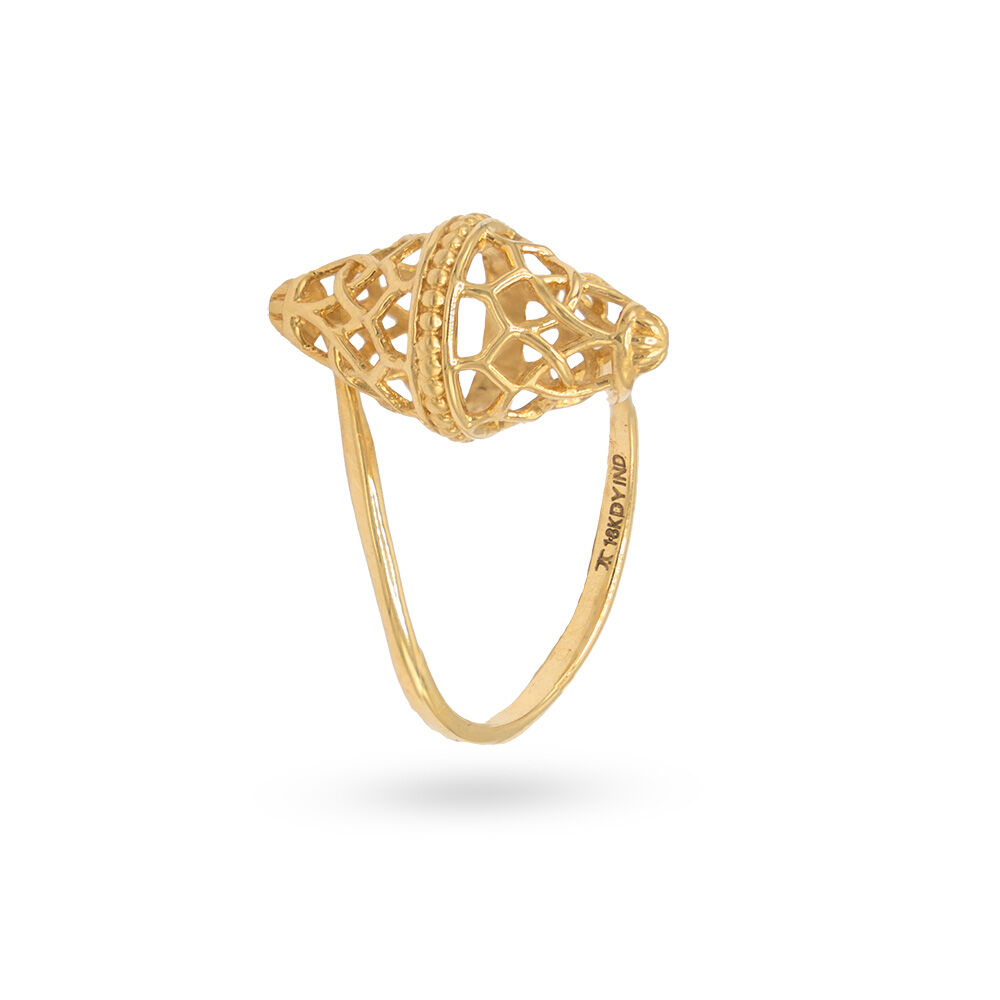 Buy 18K Gold Geometric 8-pointed Star Ring at Best Price | Tanishq UAE