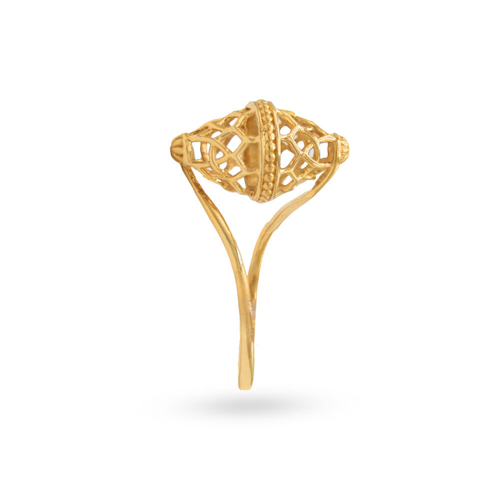 Buy 18K Gold Geometric 8-pointed Star Ring at Best Price | Tanishq UAE
