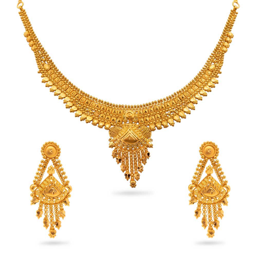 Buy Regal Bliss Gold Necklace Set at Best Price | Tanishq US