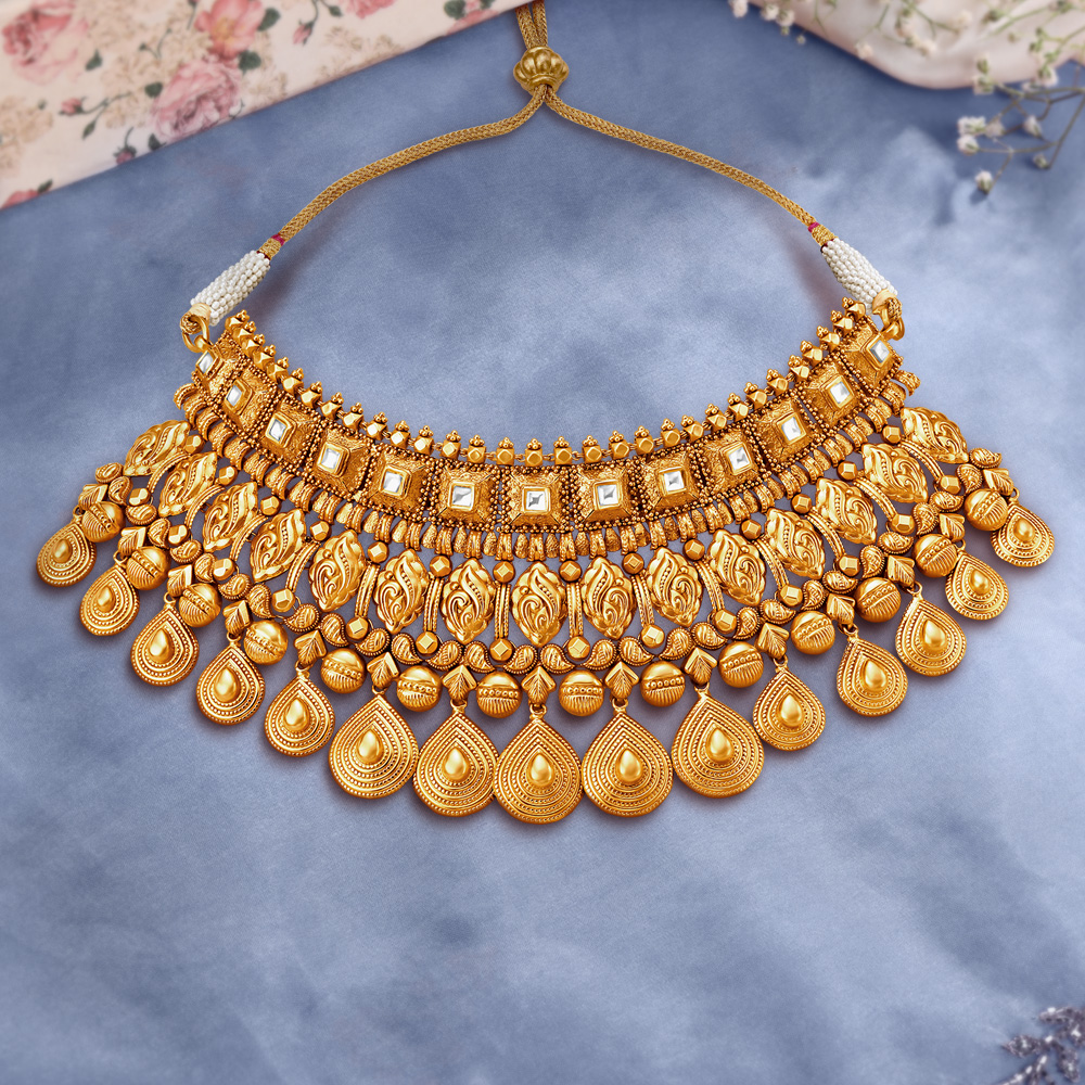 Buy Tanishq Gold Necklace Set at Best Price | Tanishq UAE