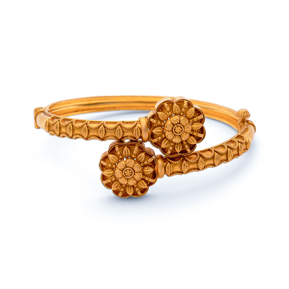 Buy Enchanting Daisy Cuff Bangle at Best Price | Tanishq UAE