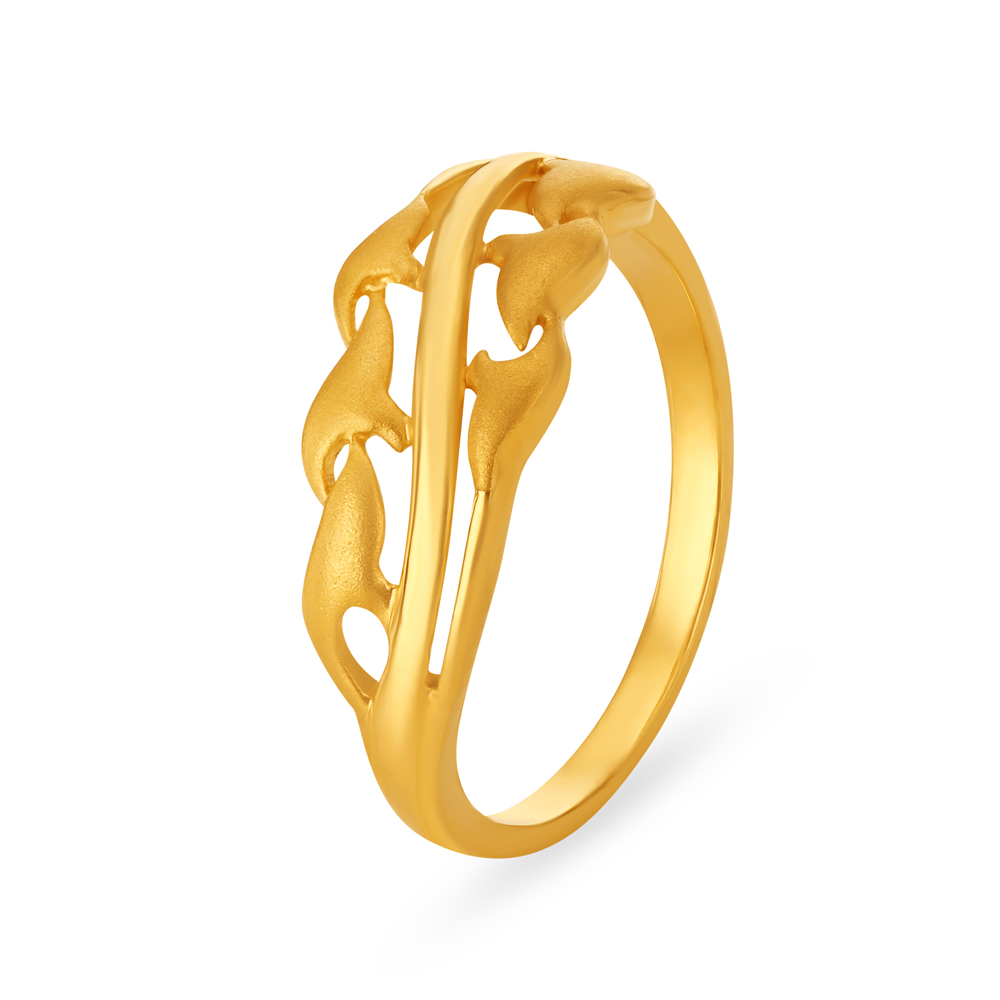 Buy Stylish 22 Karat Yellow Gold Wave Patterned Finger Ring at Best Price | Tanishq UAE