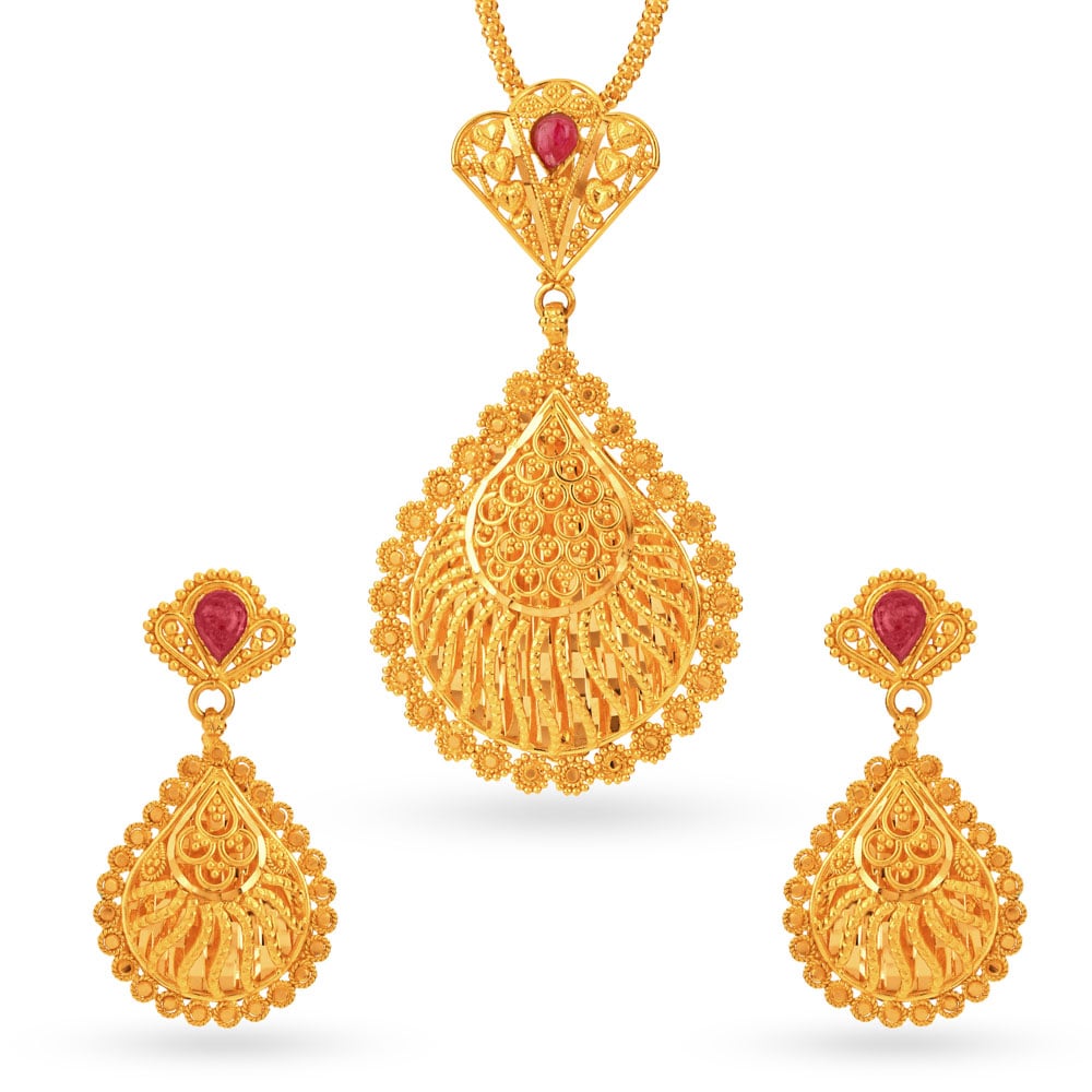 Buy 22 Karat Gold Pendant Earrings Set at Best Price | Tanishq UAE